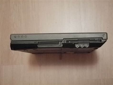 IBM ThinkPad I Series 1400 Clous