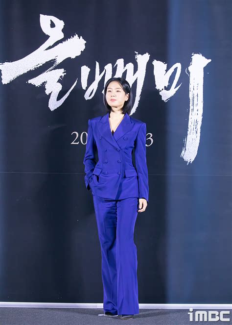 [포토] 안은진 슬기로운 블루 셋업