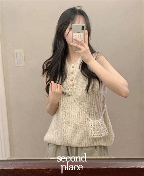 세컨드플레이스 빈티지무드부유방커버 쿠티 벌룬핏 단추 배색 니트 나시 2color