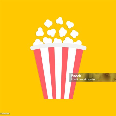 팝콘 큰 빨간색 흰색 스트립 상자입니다 영화 영화의 밤 아이콘입니다 팝 옥수수 음식 플랫 디자인 스타일 노란색 배경입니다 격리 Premiere에 대한 스톡 벡터 아트 및