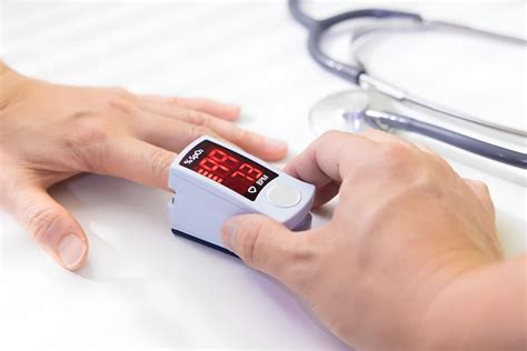 Premium Photo Woman Use Pulse Oximeter