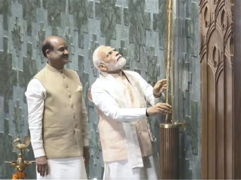 Watch Video Pm Modi Installs Sacred ‘sengol In Lok Sabha Chamber India News News9live