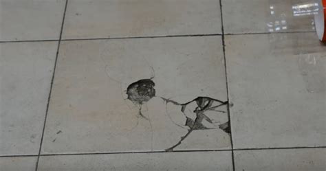 Как просто и аккуратно заменить поврежденную керамическую плитку