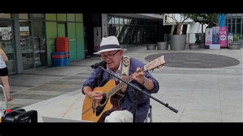 이름모를소녀김종호노래신사동 롯데멀버리광장에서무척덥네요 Youtube