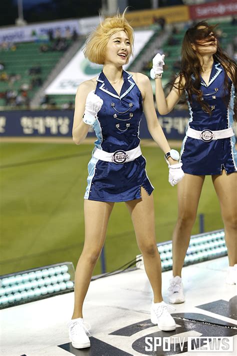 [포토s] 두산 치어리더 우유 빛깔 피부