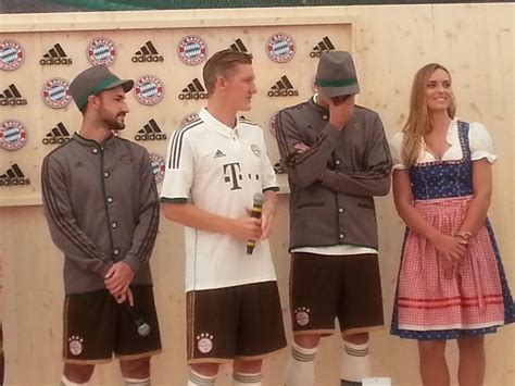 Patrick Strasser On Twitter Fcb Das Ist Kein Witz Das Ist Das Neue Auswärtstrikot Der