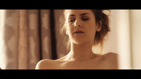 Stella Cox Face Call