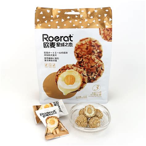 Supply Roerat Choco Oatmeal Coating Puff Ball Nut And White Chocolate Cream Filling Crisp Cookie