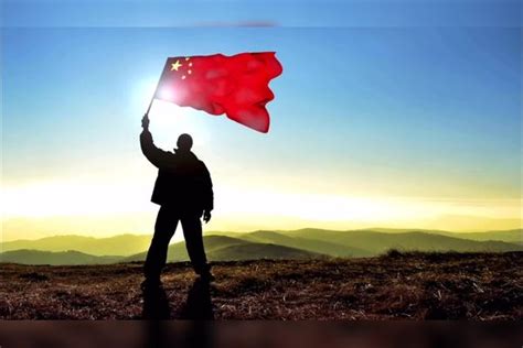 我们长在红旗下生在春风里人民有信仰国家有力量民族有希望