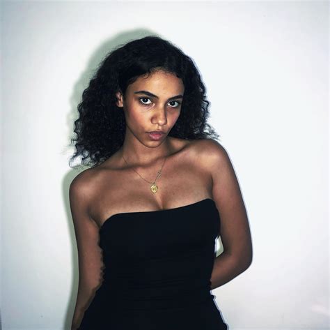 Dina 🐈‍⬛ Instagram