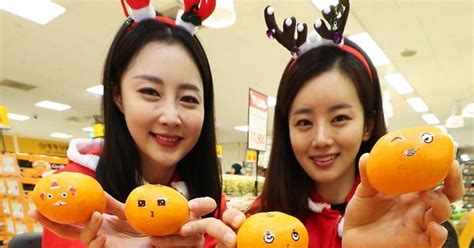 귀여운 표정 담은 크리스마스 감귤