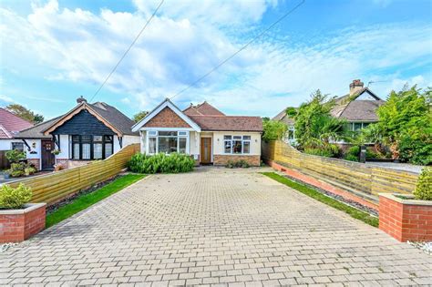 The Warren Worcester Park Kt4 4 Bed Bungalow For Sale £850 000