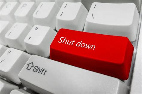 how to fix windows 10 stuck on shutting down zinetek