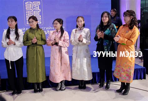 Фото Үндэсний бичиг үсгийн баяр Монгол бичигтэн үзэсгэлэн нээгдлээ