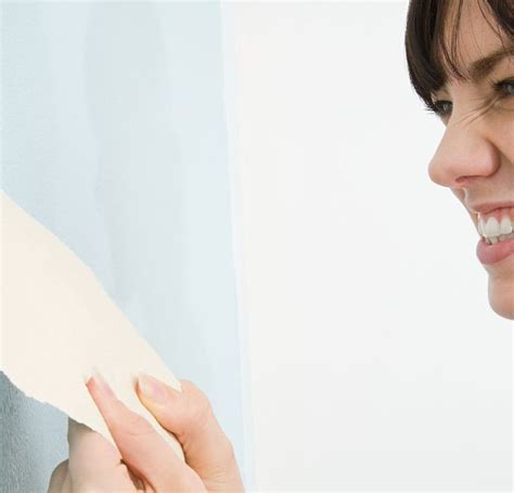 Best Way To Remove Wallpaper In 7 Easy Steps Tried And Tested Methods Best Home Fixer