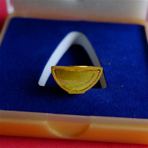 พระกริ่งหลวงพ่อโสธร ทองคำ รุ่นคุ้มเกล้า ร้าน ต้น อ่างทอง