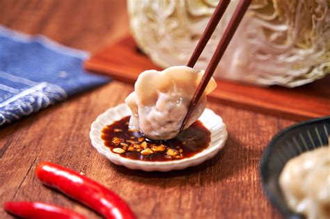 大阪焼売珍 コンニチワー 【天気の良い日にはテラス席】 こんなええ天気の日は 外席で焼売と豚足食べながら 珍ボールに生ビールなんてどうですか？ さあやります！ 焼売に豚足に豚中華たくさん