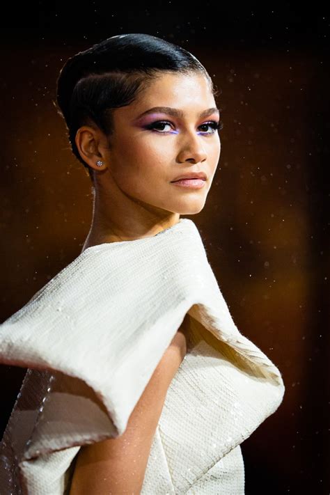 Zendaya Brilha Look Enferrujado Em Londres E Faz Sucesso Nas