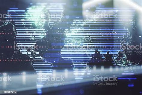 흐릿한 현대 사무실 건물 배경 관광 및 여행 개념에 추상적 인 창조적 인 디지털 세계지도 홀로그램의 다중 노출 0명에 대한 스톡 사진 및 기타 이미지 Istock