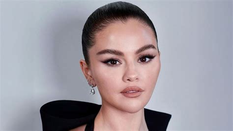 According To Selena Gomez This Is The Color For Non Conformist Nails