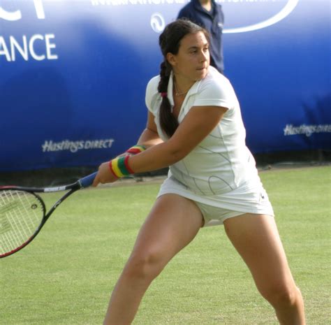 ასეთი პუტკუნა გოგო ჩოგბურთს როგორ თამაშობს რა მძლავრი აღნაგობისაა თან