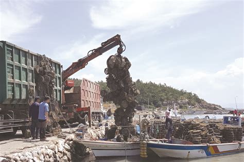 심각한 바다쓰레기 해양환경미화원 필요하다