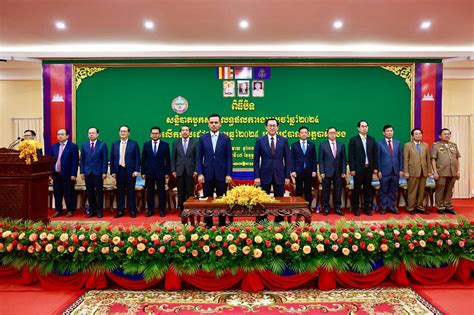 រដ្ឋបាលខេត្តបាត់ដំបង៖ ពិធីសន្និបាតបូកសរុបលទ្ធផលការងារប្រចាំឆ្នាំ២០២៤ និងលើកទិសដៅការងារឆ្នាំ២០២៥