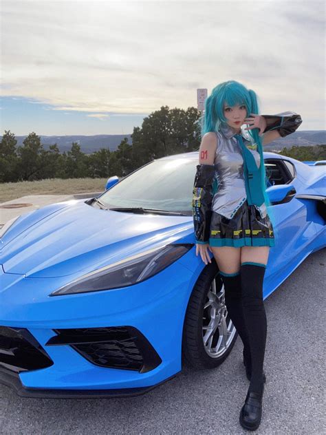 Emiru Miku Car 💙 Rofflinetvgirls