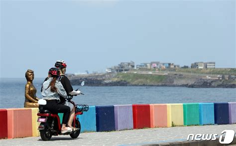 제주 해안도로 질주 뉴스1