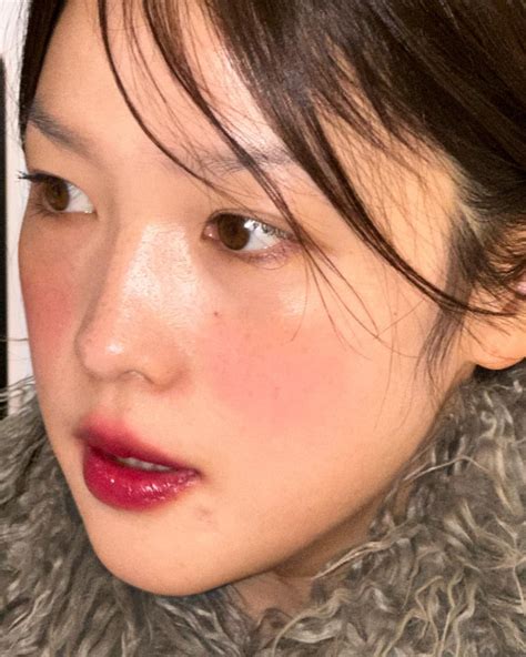 🌟광고 제가 참 좋아하는 모노톤 컬러 배열에 먼저 깊게 사랑에 빠졌는데요 상 하의 그 어떤 아이템과 믹스 레이어링해 2024 주근깨 메이크업 메이크업