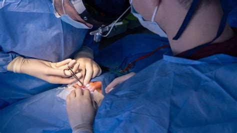 सोया तो लड़का था नींद खुली तो बनी लड़की डॉक्टर ने बदले प्राइवेट पार्ट अब लगा रहा ये गुहार