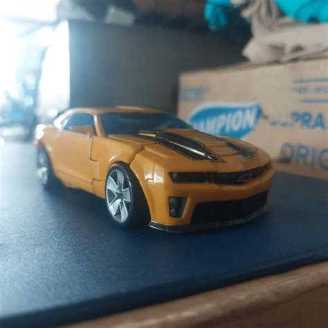 Transformers Bumblebee Hftd Autobot Camaro Deluxe Class Action Figure