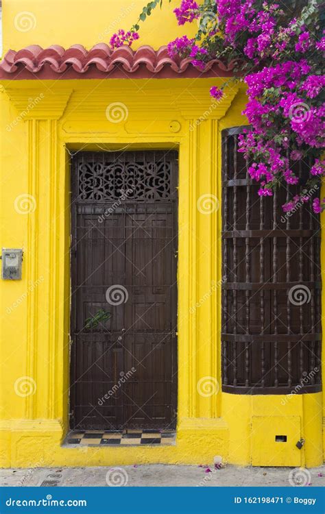 Típica Ventana Colonial Latinoamericana En Cartagena Colombia Imagen