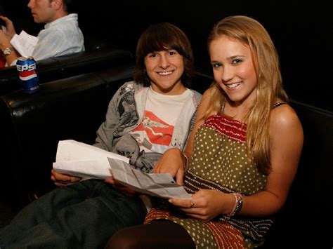 Mitchel Musso Y Emily Osment Saliendo Mitchel Musso Y Emily Osment Saliendo