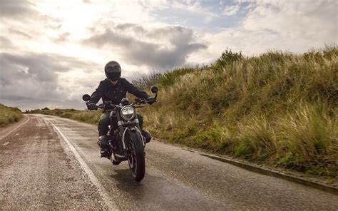 BMW R12 Price, Specs, Review, Pics & Mileage in India