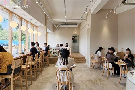 Omomo│韓系飲品咖啡廳結合美美飾品難怪吸引好多妹子，可朗芙鬆餅口感類似可頌很美賣耶！近台中中央公園～ 強生與小吠的hyper人蔘~