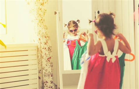 My Daughter Is Obsessed With Mirrors And Im Worried Af