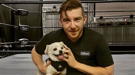 Njpw Ref Locutor Kevin Pierce Diagnosticado Con Cáncer Njpw Comparte Gofundme