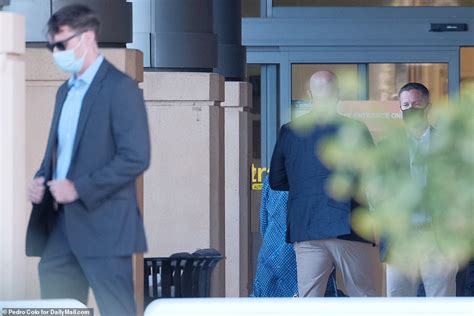 Bill Clinton 75 Will Spend A Fourth Night In Hospital With Sepsis Daily Mail Online