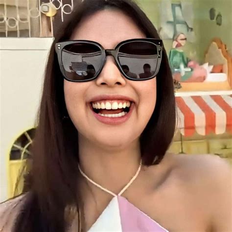 Pin By Pi On Blackpink Square Sunglasses Women Sunglasses Women Fashion