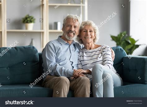 Grandma Sofa 9963개가 넘는 로열티 프리 라이선스 대상 스톡 사진 Shutterstock