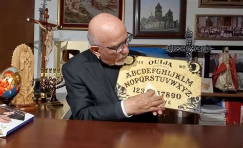 Esto No Es Un Juego Advierte Sacerdote Con Ouija En Mano