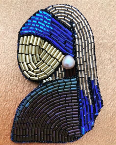 Брошь девушка с жемчужной серёжкой Bead Embroidery Jewelry Bead Embroidery Patterns