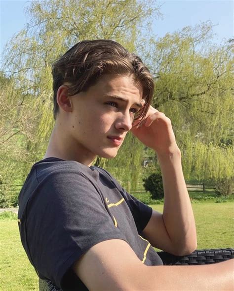 세상에서 제일 잘생긴 아동모델 짤로 돌아다니던 아기 근황  인스티즈 Instiz 이슈 카테고리