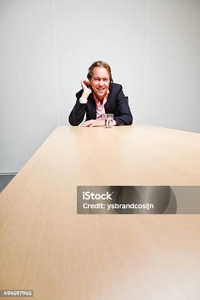 욕조에서 편안하게 거품 목욕 중인 금발 머리 비즈니스 남자 휴식 Bored 미진 수 있습니다 경영자에 대한 스톡 사진 및 기타 이미지 Istock