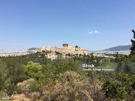 그리스 아테네의 뮤즈 언덕이라고도 불리는 필로파푸 언덕에서 본 아테네 아크로폴리스의 파르테논 경관 0명에 대한 스톡 사진 및 기타 이미지 Istock