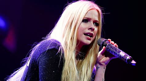 Avril Lavigne Singing Avril Lavigne O2 Apollo Manchester