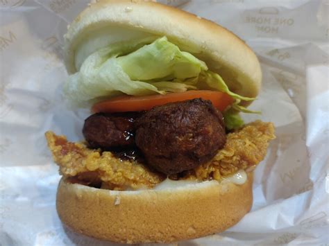청양마요 미트볼버거 음식 갤러리