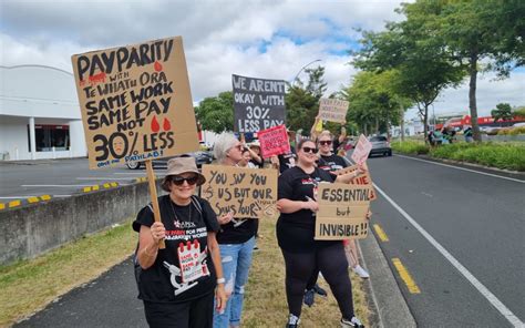 Surgery Delays As Lab Workers Strike For Pay Parity Rnz News