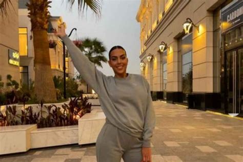 Georgina Rodríguez Posa Nua Em Nova Campanha